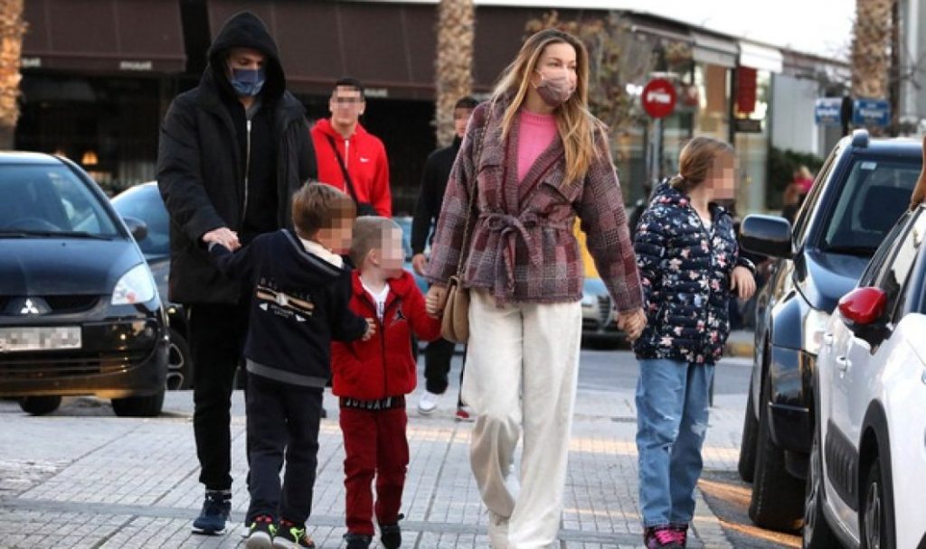 Οικογενειακή βόλτα για τη Μαριέττα Χρουσαλά – Omorfi.gr